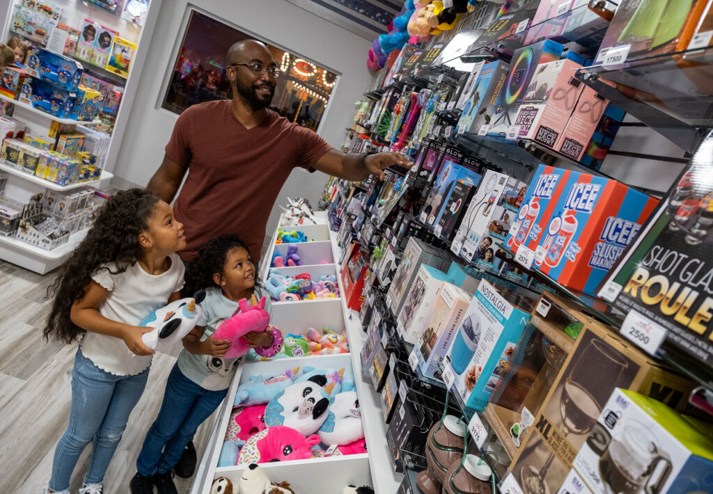 GET INSIDE THE FUN! - Indoor Amusement Park - iPlay America